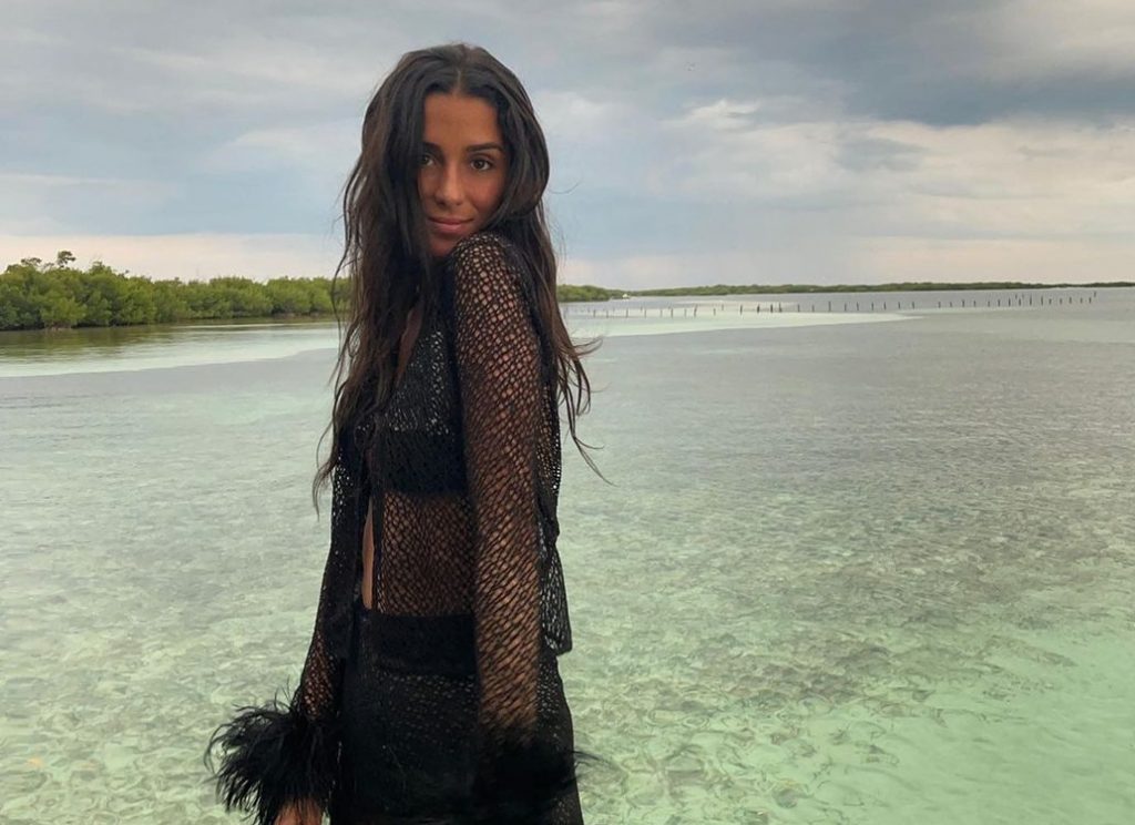 Es imposible adivinar la altura de Claudia Martínez. La televisión ...